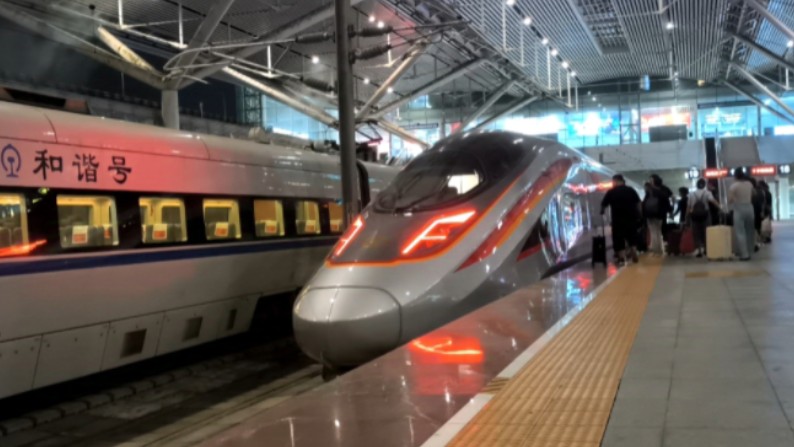 【移动宾馆·智能动卧】CR400AF-AE-2400担当G898(香港西九龙-...