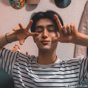 石头城里有木鱼 