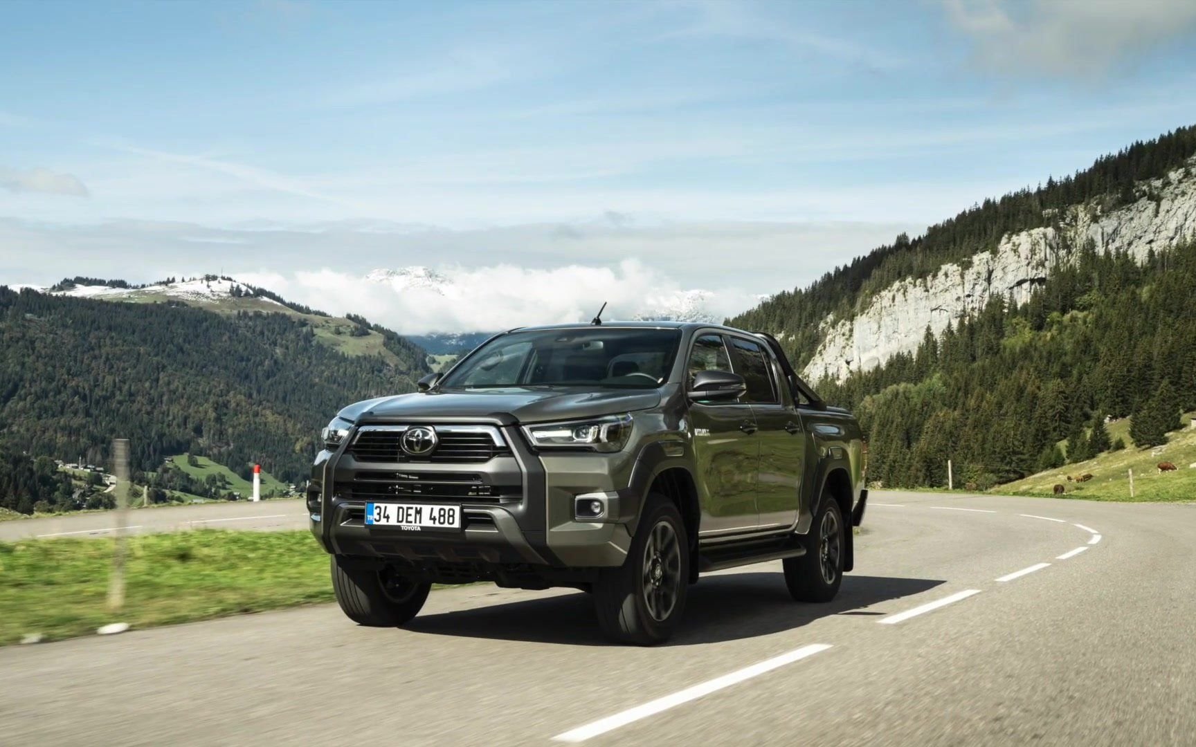 全新 丰田Hilux 皮卡车竞争对手 福特Ranger 和 马自达BT50