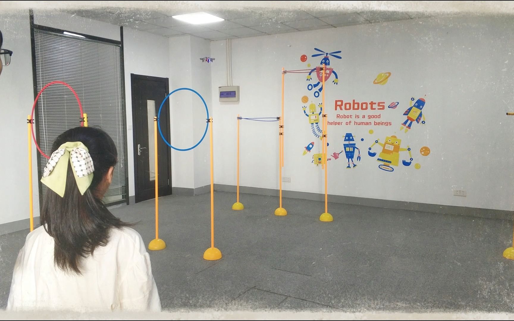 青少年无人机课程实飞训练