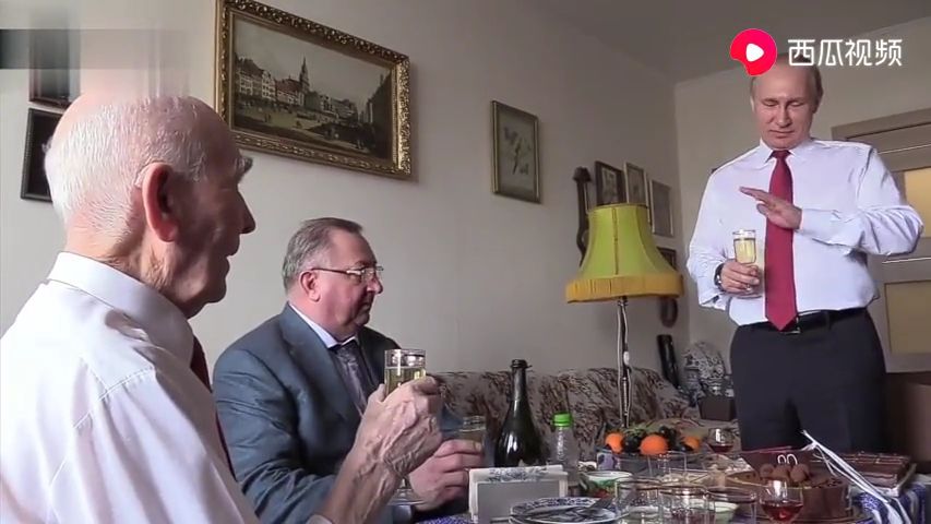 硬汉柔软的一面,普金总统拜访昔日恩师!