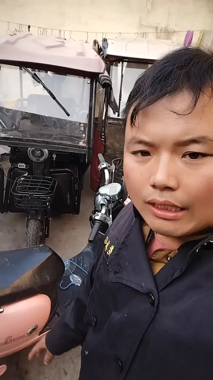 #电动三轮车 都带围挡,太阳一晒给移动的阳光棚样,比两轮暖和,比全...