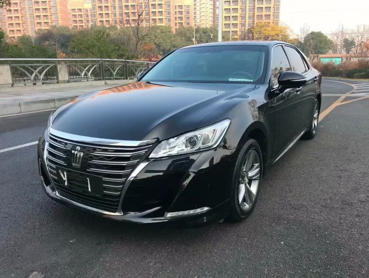 丰田皇冠2.5智享版 16年12月