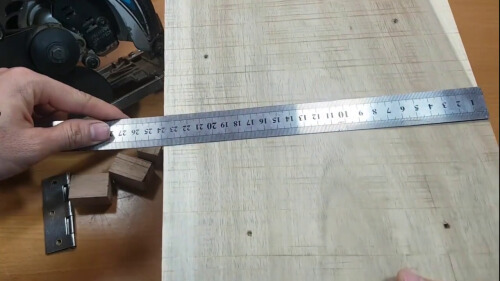 用简单的木料,给切割机自制工作台,没想到试用,效果还真是不错