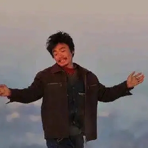 有可能生来就是小丑呢 