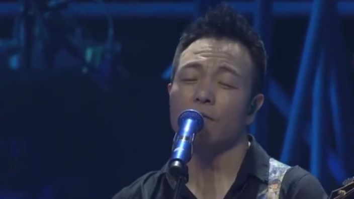 许巍演唱会 曾经的你高清版 非常棒