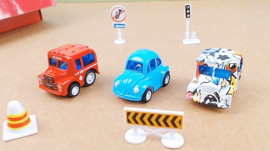 圆滚滚的可爱卡通汽车,有很多款式哦,大家快来收集吧