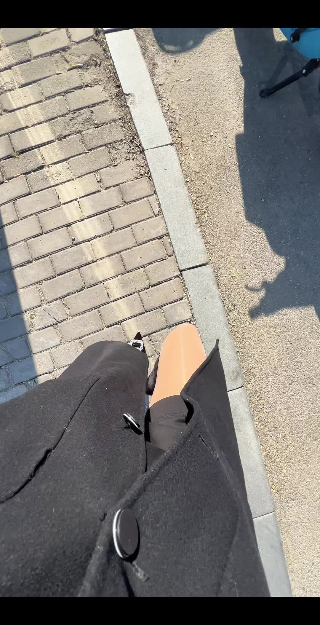 昨晚风很大嘛?扫码电动车上一层土,真想给擦擦#共享单车 #随拍记录...