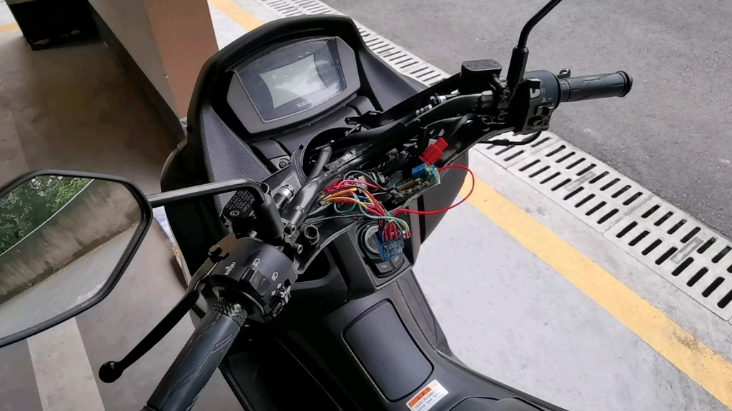 nmax155 tcs版 外壳无损增加menu键超车灯教程