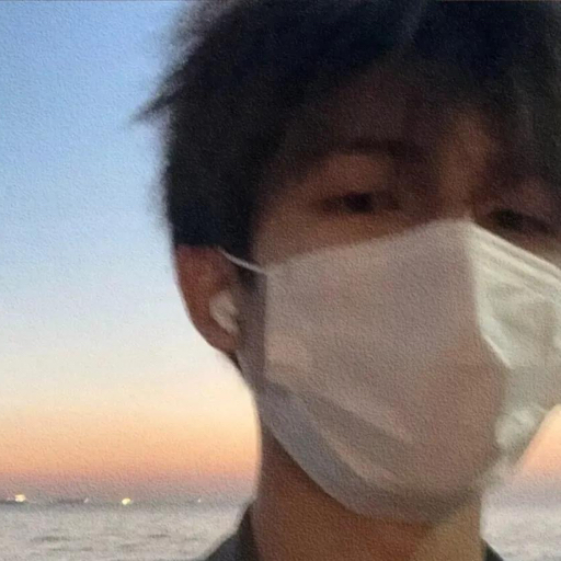 偶尔会玩游戏的洛熙 