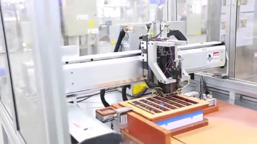 专业的电池生产线,好久不见这么专业的自动化工厂了