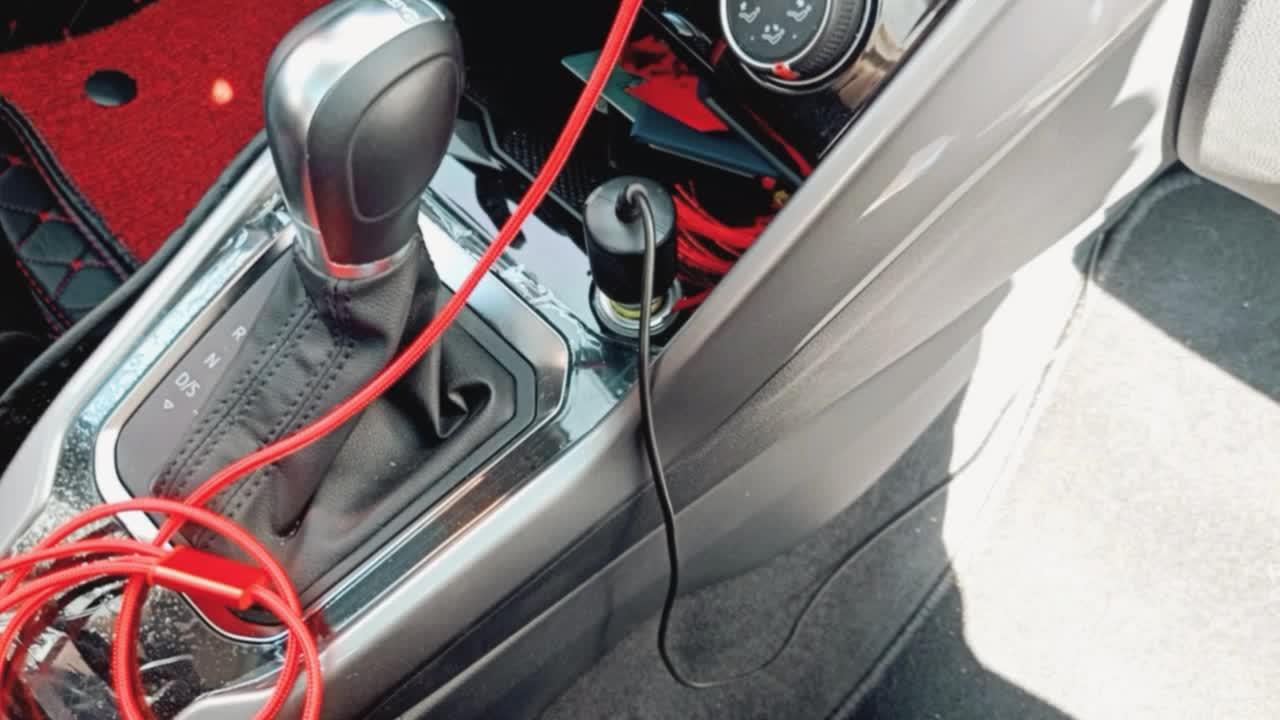 这个行车记录仪的走线弄得我好难受啊,我到底要不要把改成隐藏式的啊