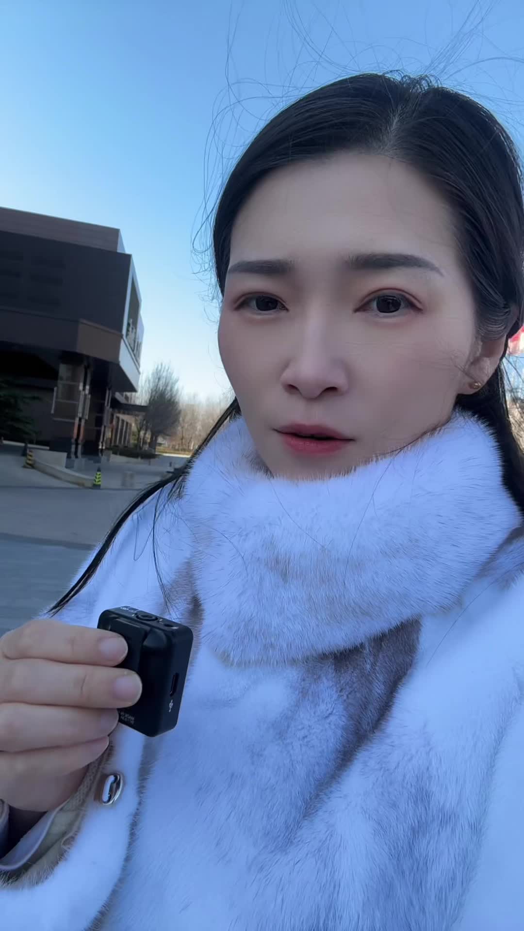 接待客户 很久没进这个酒店大厅去看了,也很久没亲自接客户了,不知道...