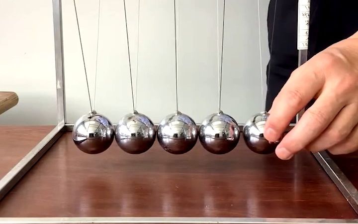 著名的牛顿摆实验,自带“催眠”效果!