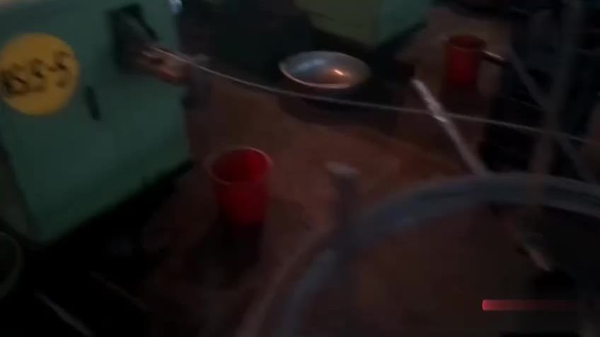 动画展示螺丝生产设备的加工原理,螺纹就是这样搓出来的