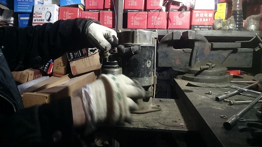 维修起动机没反应,启动车辆没反应是哪里的故障,电磁开关坏了?