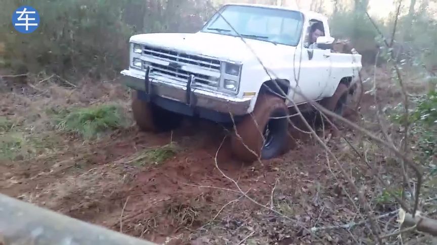 车主把皮卡当货车,看看它在山里是怎样开的,看到轮胎我服了
