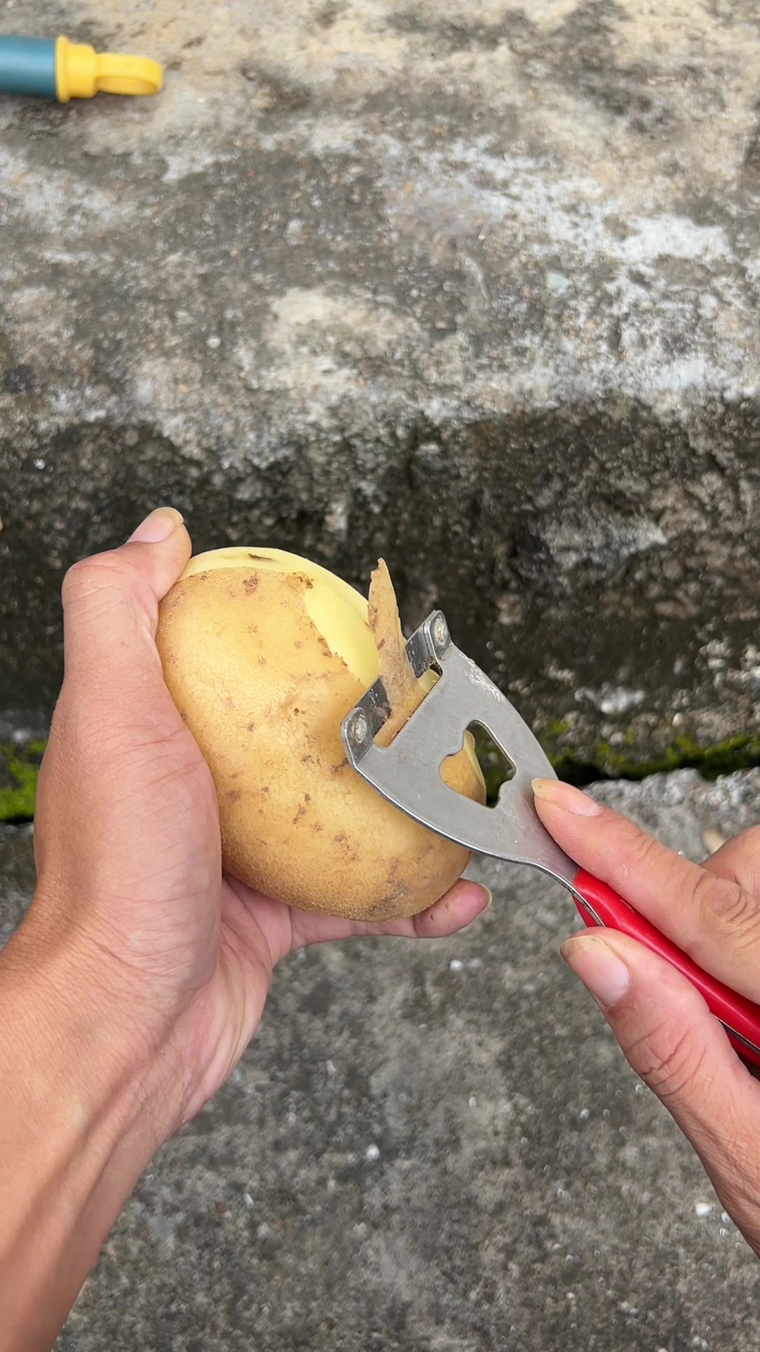 #削皮神器 #削皮刀 轻松削各种瓜果皮