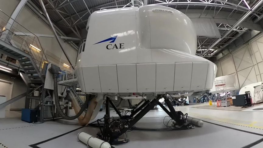 飞行员训练的模拟舱是怎么样的呢?