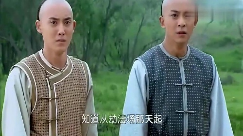 新还珠格格:小燕子得知身世,推倒好姐妹紫薇,怒吼:仇人之女