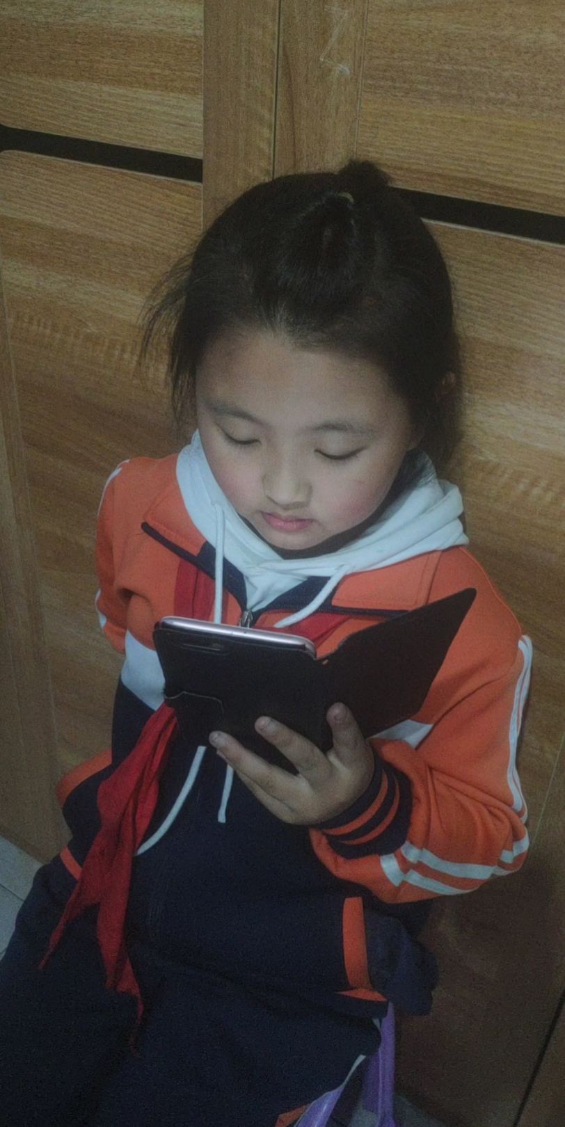 正在学习学校的规章制度