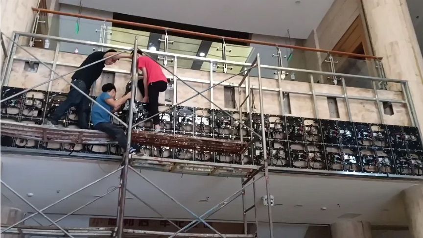 LED显示屏安装调试现场