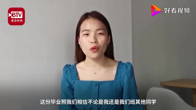 大四班长自学PS为全班制作创意毕业照:希望以后常聚,永远都是一家人