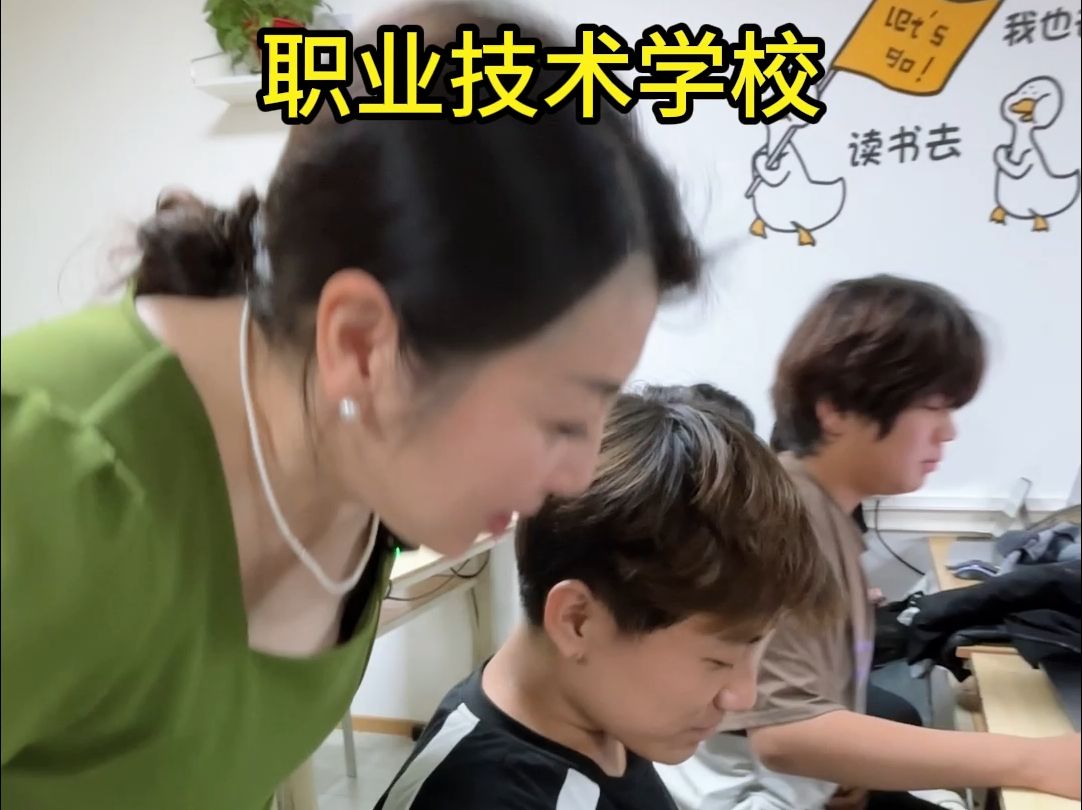 老师发的保护环境的素材让同学们剪辑,来看看他们完成的效果