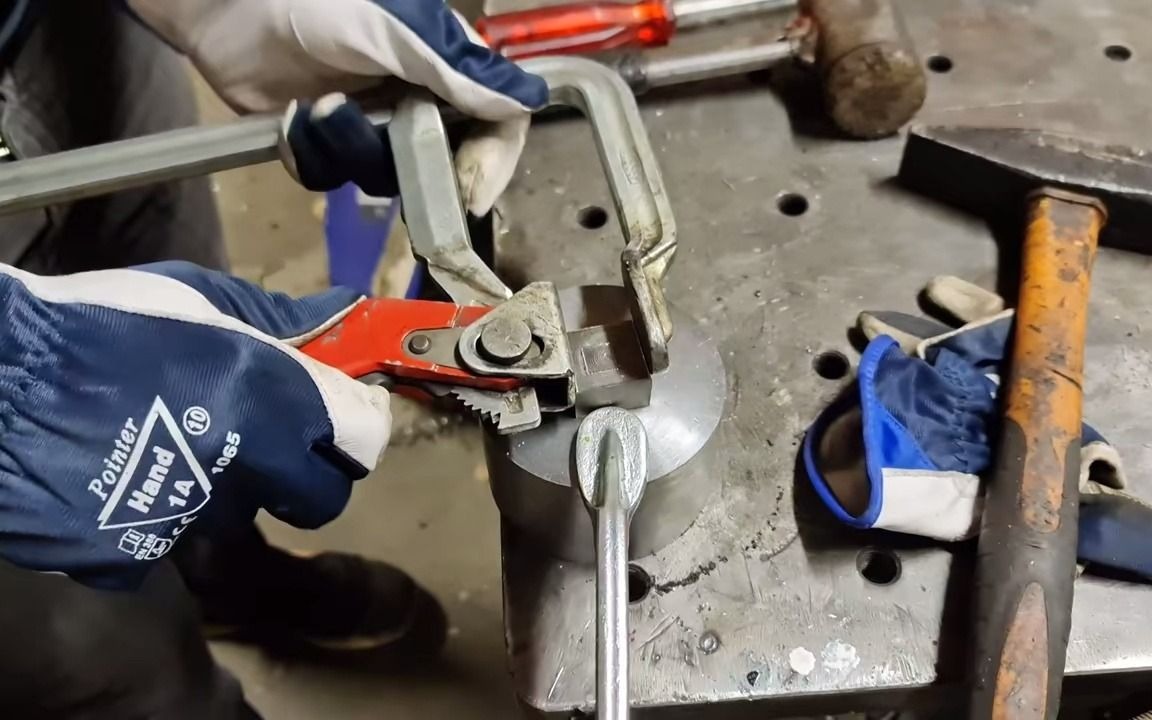 熔点最高的金属钨,遇上液压机会怎样?!