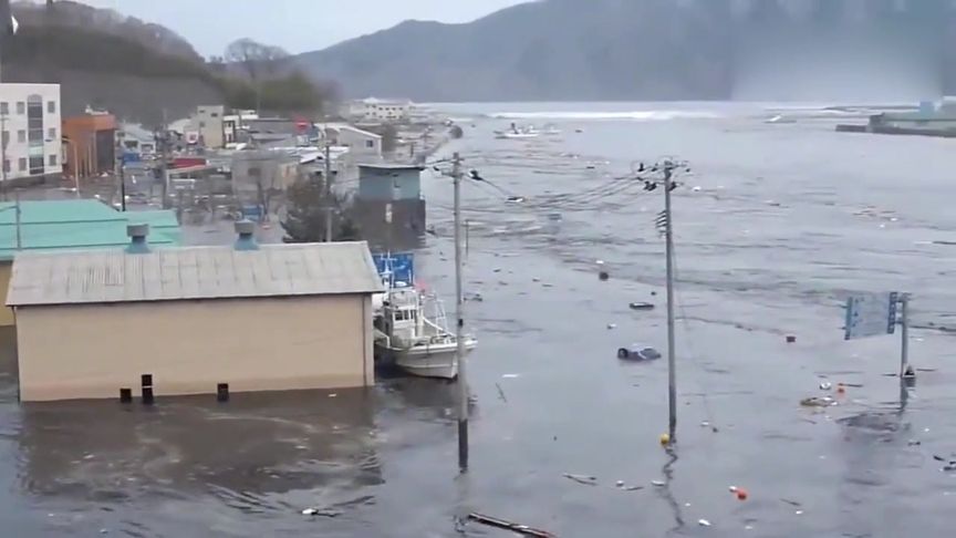 2011年日本3.11大地震 海啸袭来时的真实画面! 真是震撼!