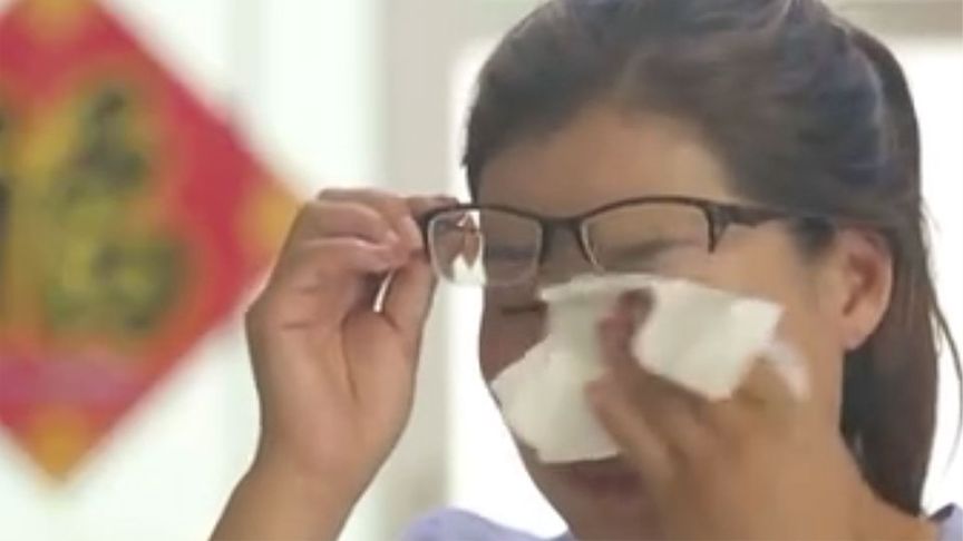 网购银环蛇被咬伤,家人多次问女孩是什么蛇咬的,她却不说实情