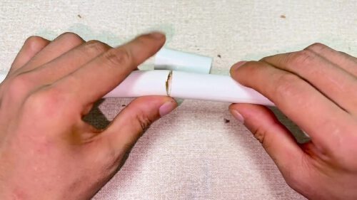 2根PVC线管一样粗,手头没直通怎么接一起?老电工教你个好方法
