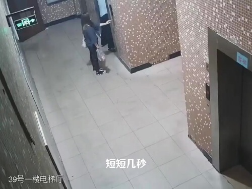 为什么锂电池容易爆炸为啥手机充电时不能使用?
