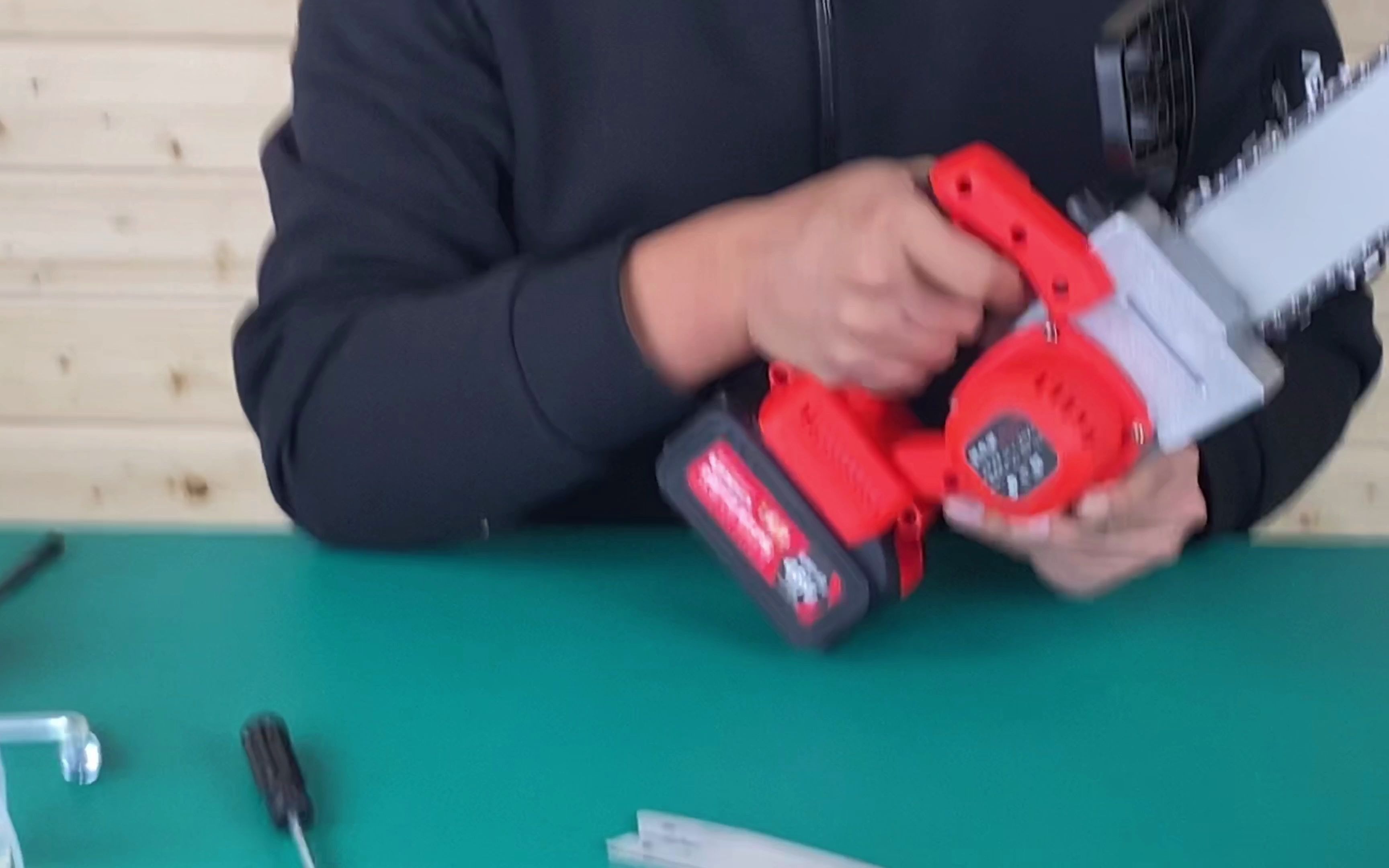 10寸新款单手锯使用注意点