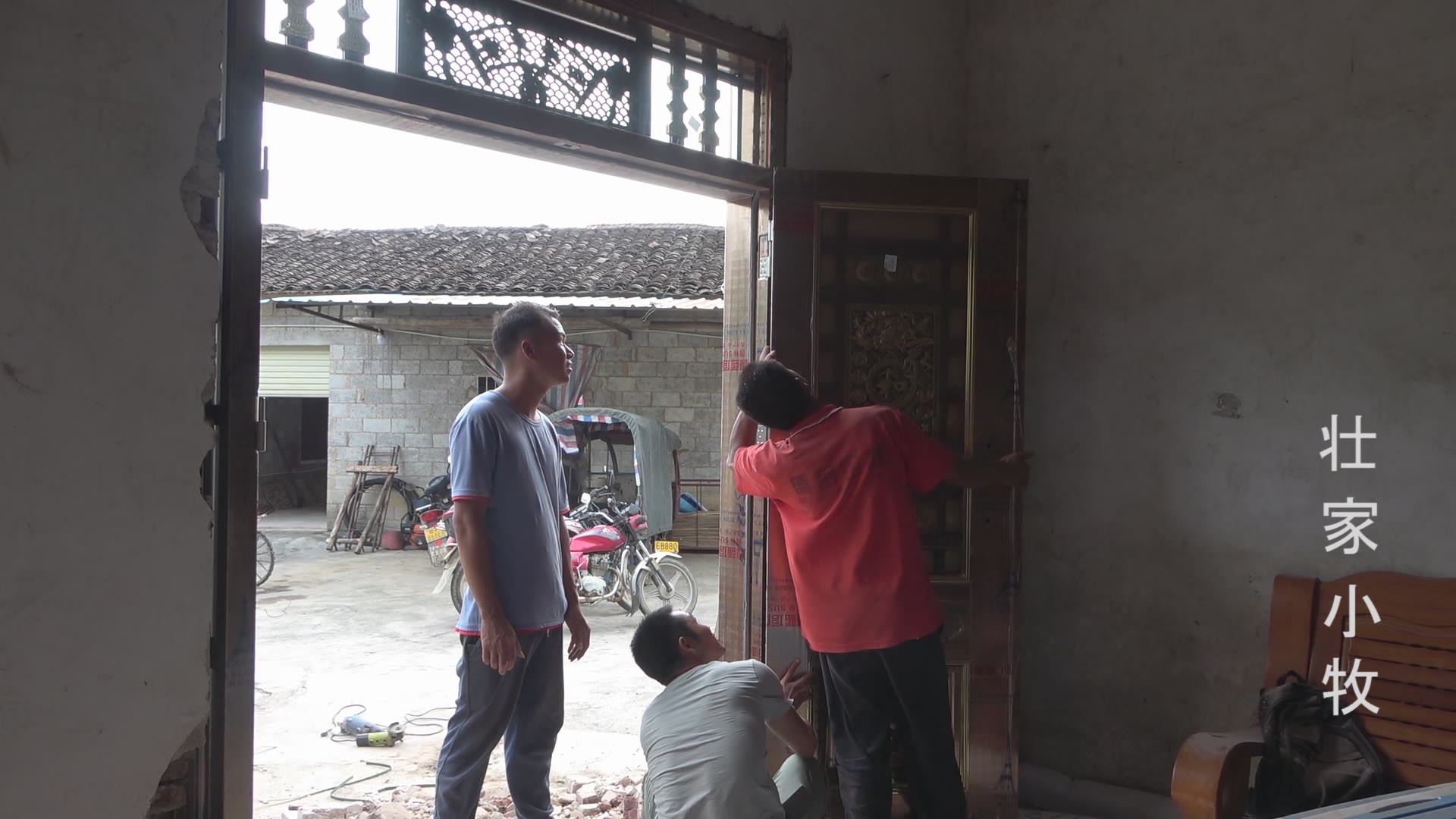 小牧把二十多年的旧木门换了,装好后效果很好,几千块花得值