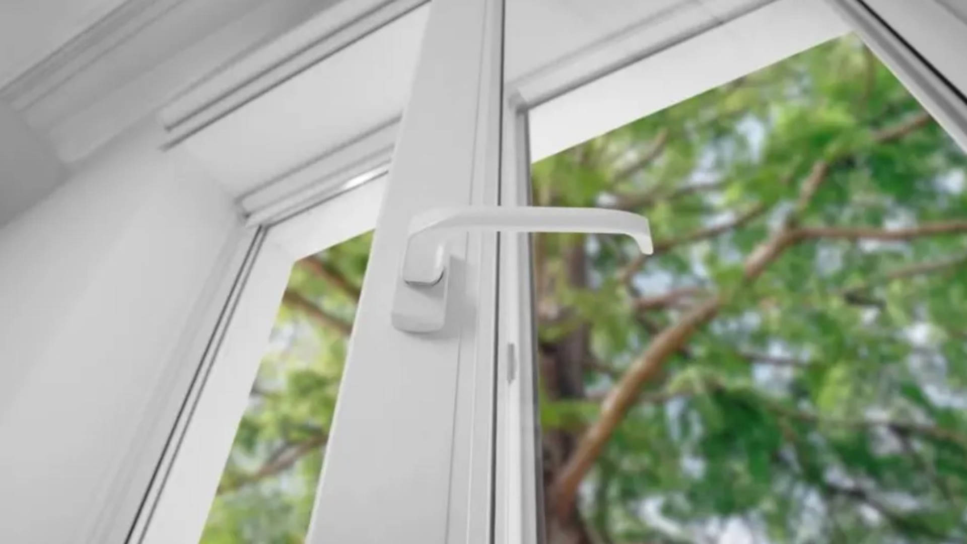 15岁女生为和男友约会从家中翻窗时坠亡 女生父母起诉男友及物业索赔