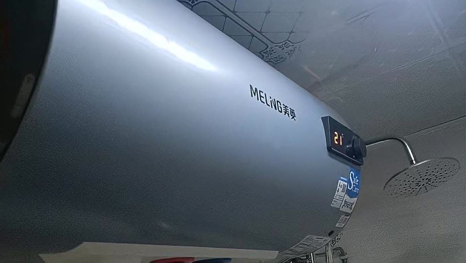 给用户安装一台电热水器,看看安装的怎么样?