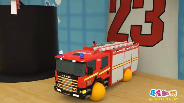 卡通小动画:认识消防车,卡车,警车,学习形状和颜色,亲子