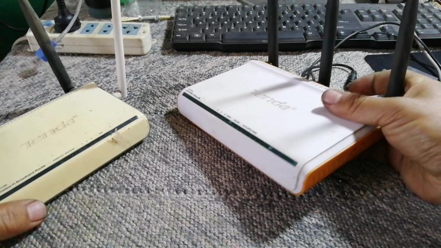 家里wifi信号不好怎么办?一根网线连接两台路由器完美解决问题!