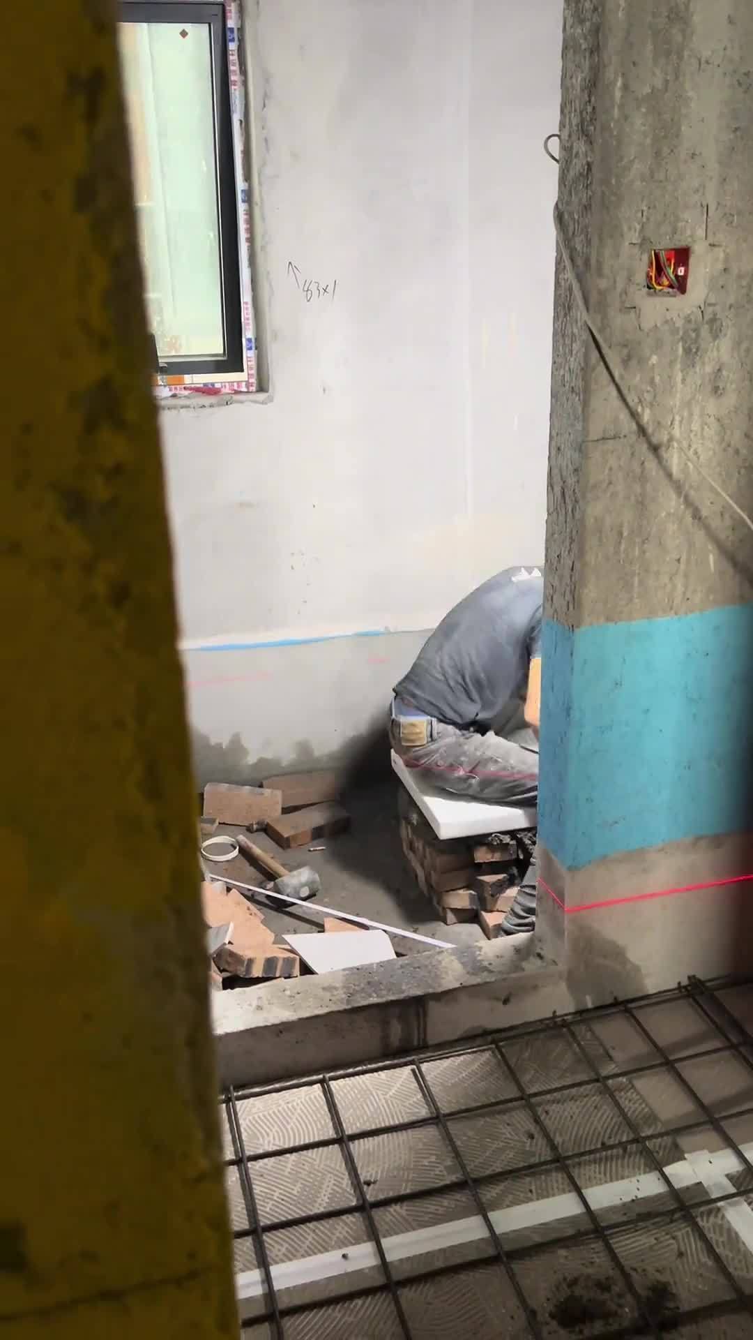 偷师学艺 #安装蹲便器 #瓦工小妙招 #开工了