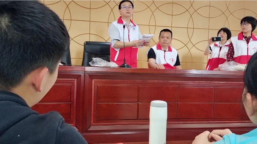 红十字会培训急救知识,手前臂骨折包扎法