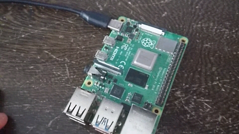 喜提烧毁的树莓派4b(无绿灯,开机无信号)