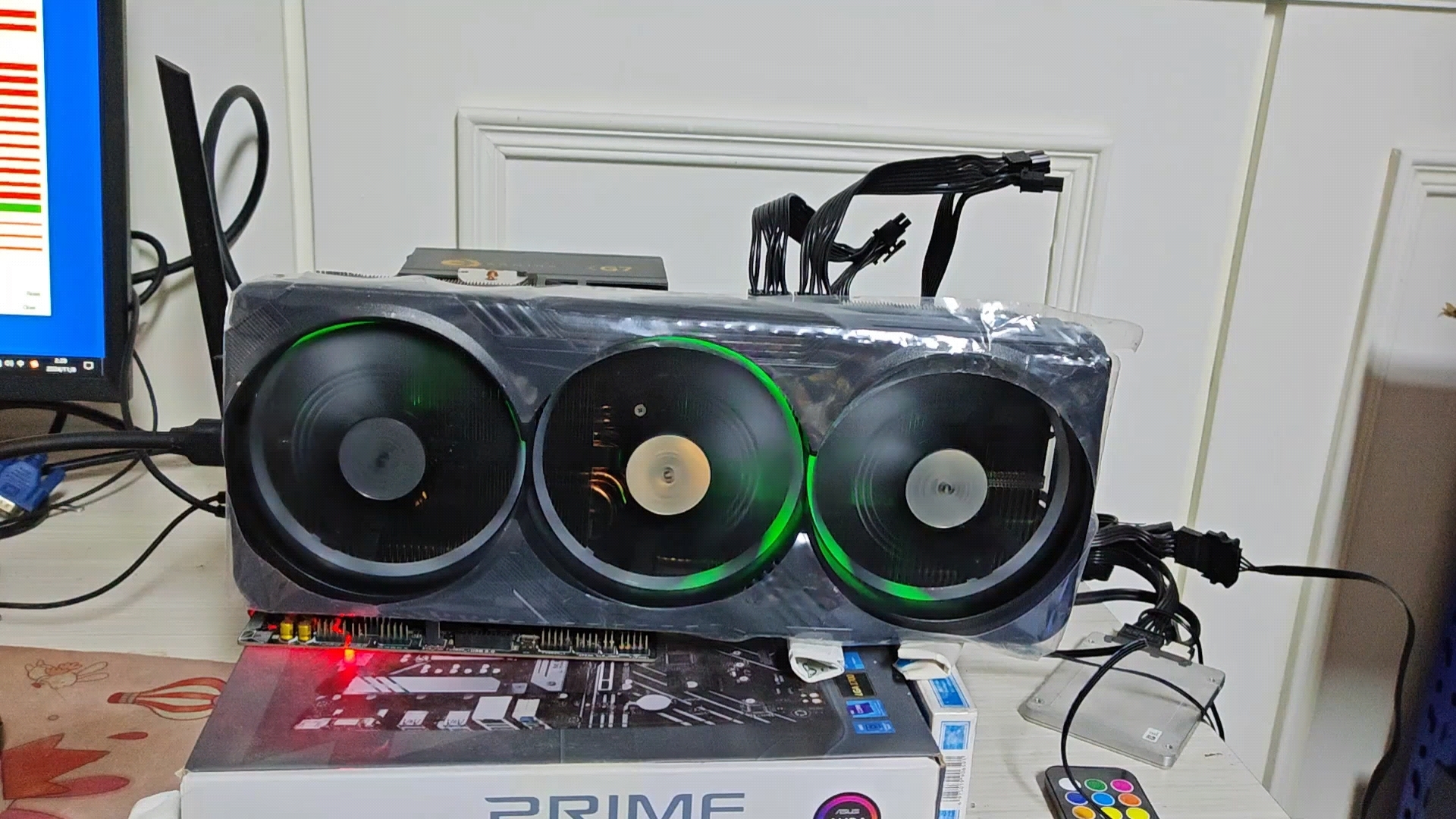 华硕3070巨齿鲨改技嘉4090魔鹰散热器,散热效果好性价比高。