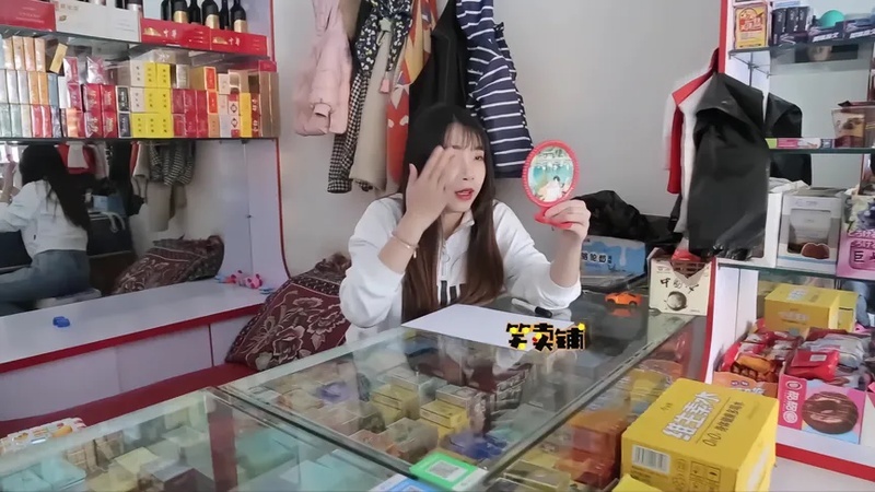 百亿剧好看搞笑:美女超市定赊账信用额度,没想小伙拿一堆信用卡