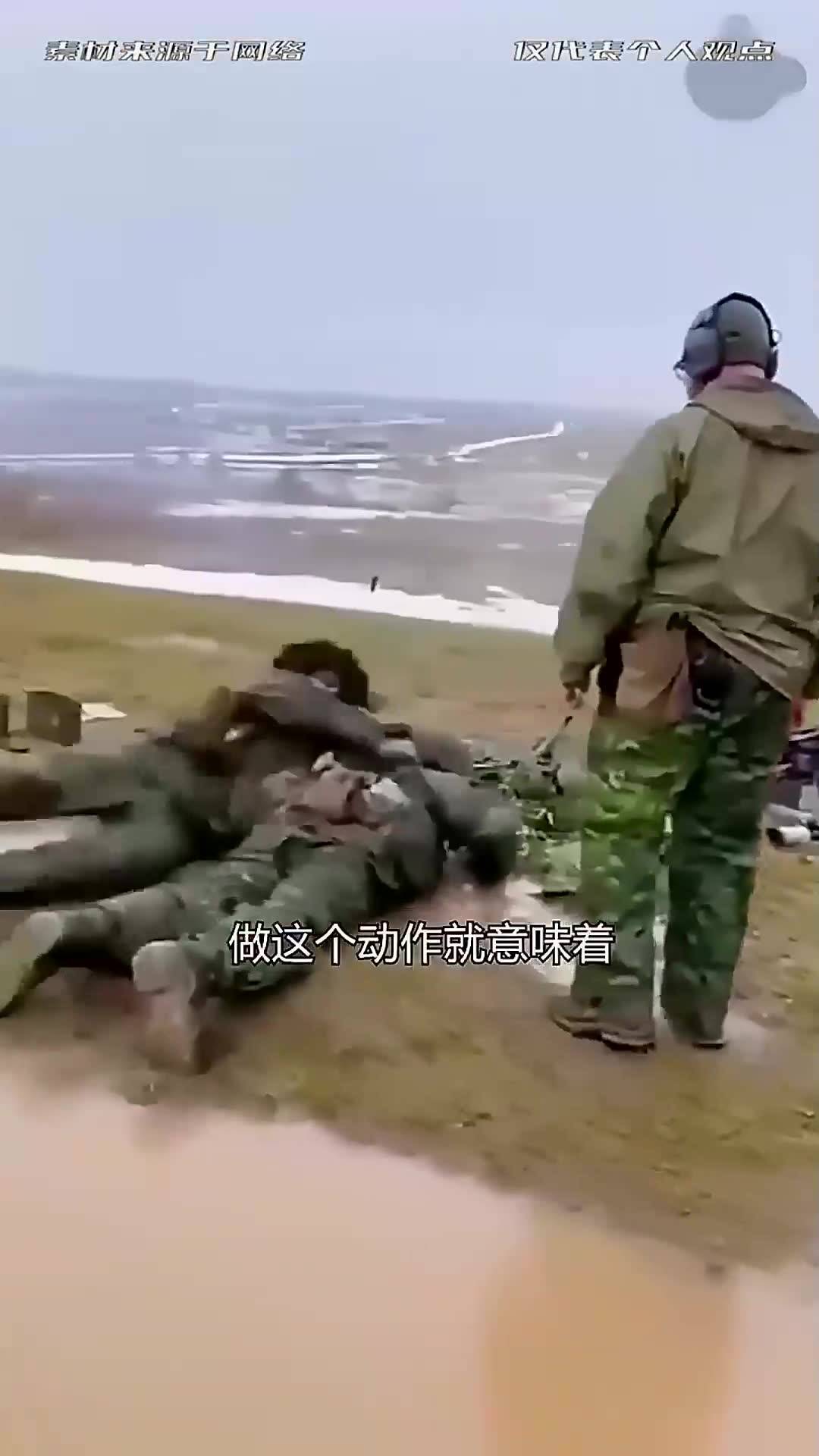 特警战术翻滚训练,每个动作皆血泪教训,真是死亡边缘的舞蹈!