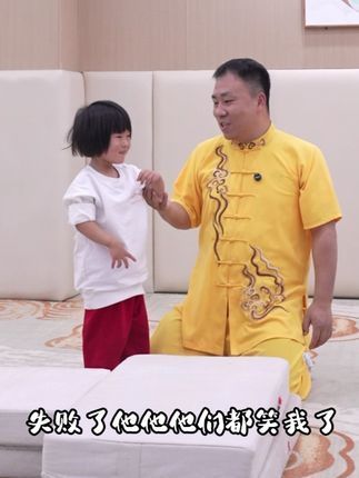 有网友说:孩子完不成就算了!但是何教练不允许自己的学员平庸! #暮登...