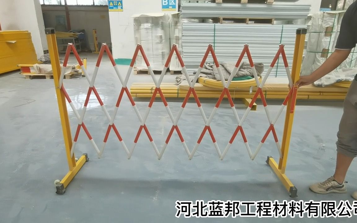 美观便携单人可操作的玻璃钢伸缩护栏不生锈不变形