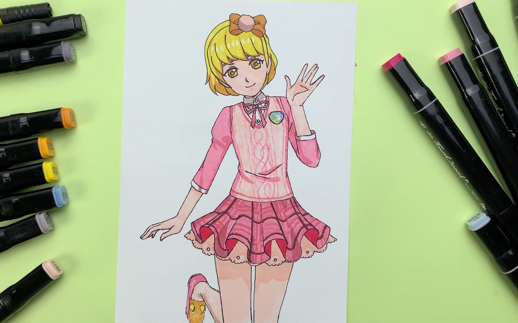 手绘菲梦少女杨松儿简笔画,粉红校服装扮的松儿很可爱