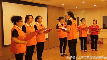 请锁定法治天地频道 10 月29 日晚9:30播出的禁毒视窗~期待拥抱