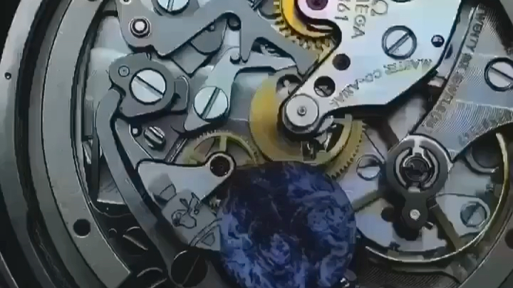 欧米加超霸系列 “满配版”史努比50周年纪念腕表!